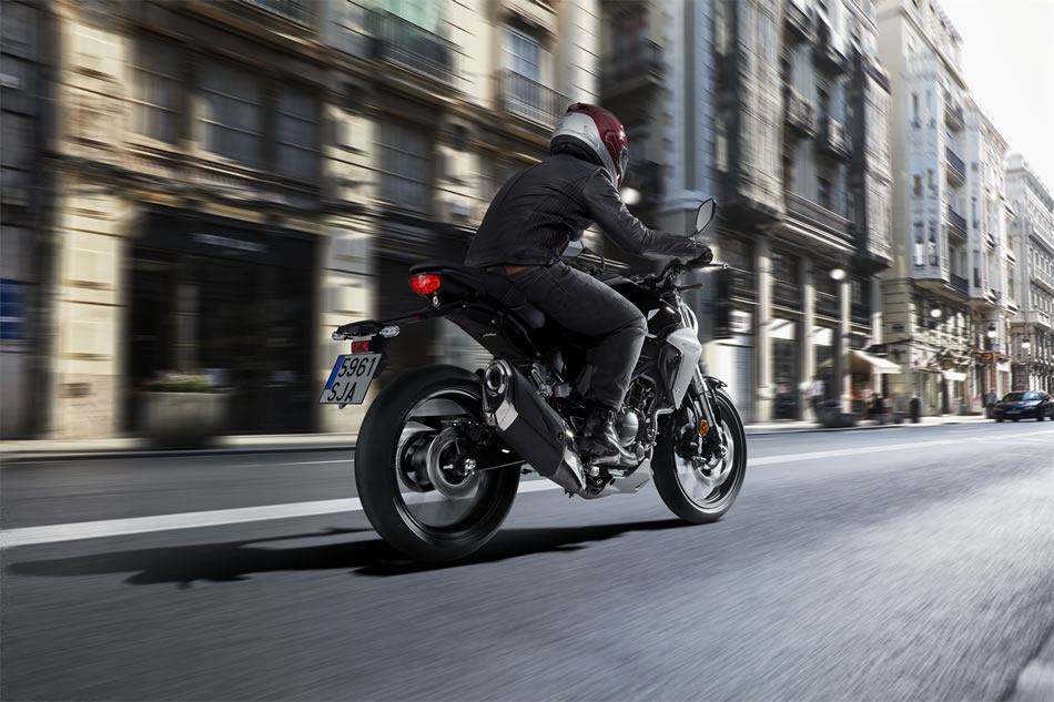 Nova CB 300R 2018 cairia bem no Brasil? | Motorede