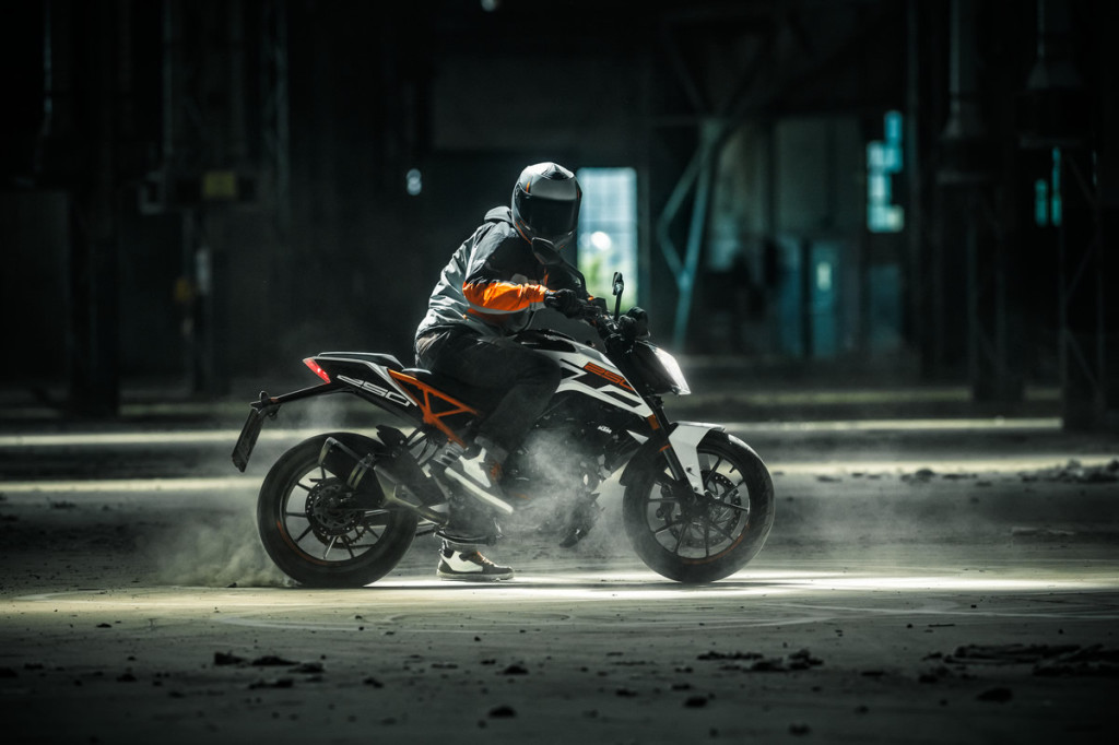 Nova KTM 250 Duke 2018 cairia bem no Brasil? (vídeo) | Motorede